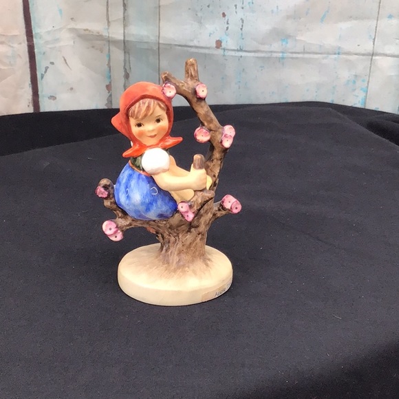 Goebel | Art | Apple Tree Girl Hummel By Goebel | Poshmark